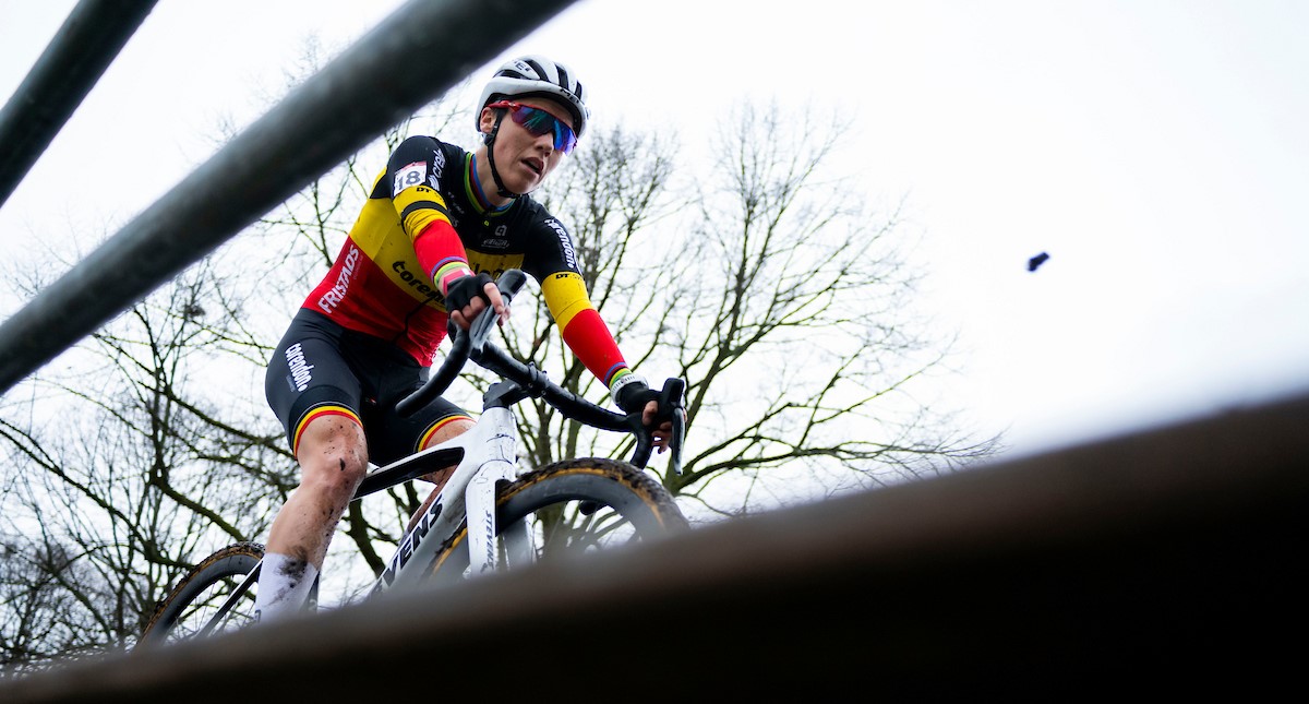 Veldritkrant.be | Nieuws | Sanne Cant reed op adrenaline door Diegem Veldritkrant.be | Nieuws | Sanne Cant reed op adrenaline door Diegem